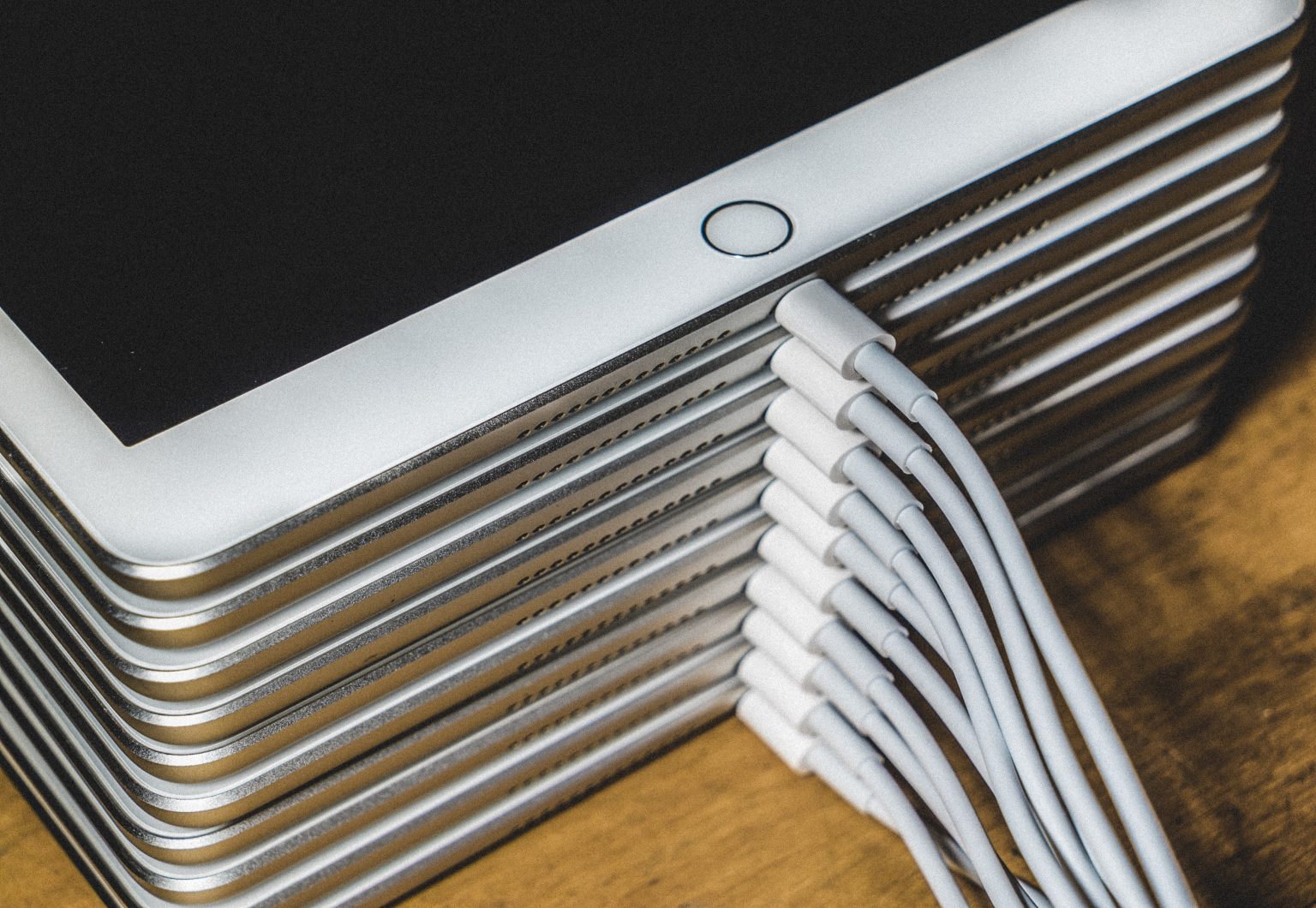 How to Save Battery on iPad: 30 Easy Tips | RefurbMe
